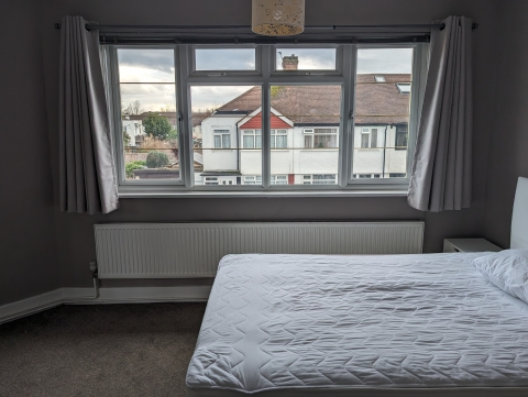 1 bedroom in a 2 bed flat in London Road, London (SW17) - Flatshare ...