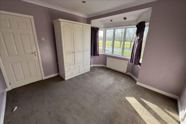 1 bedroom in a 4 bed house in Chertsey Road, Feltham (TW13) - House ...