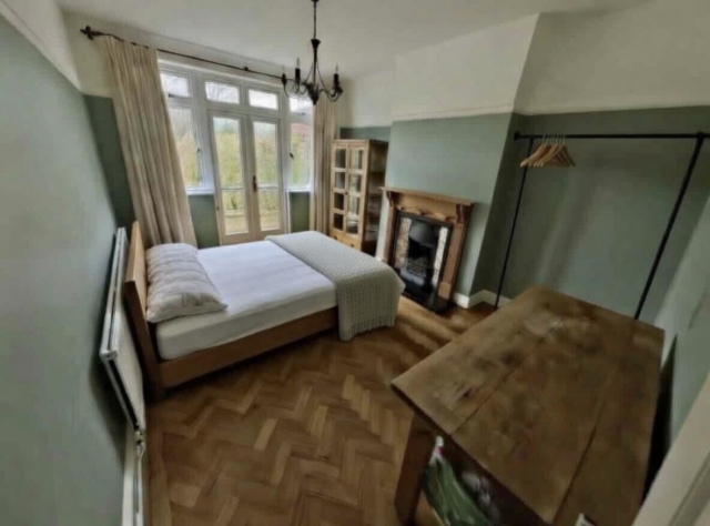 1 bedroom in a 4 bed house in Farm Close, Sutton (SM2) - House Share ...
